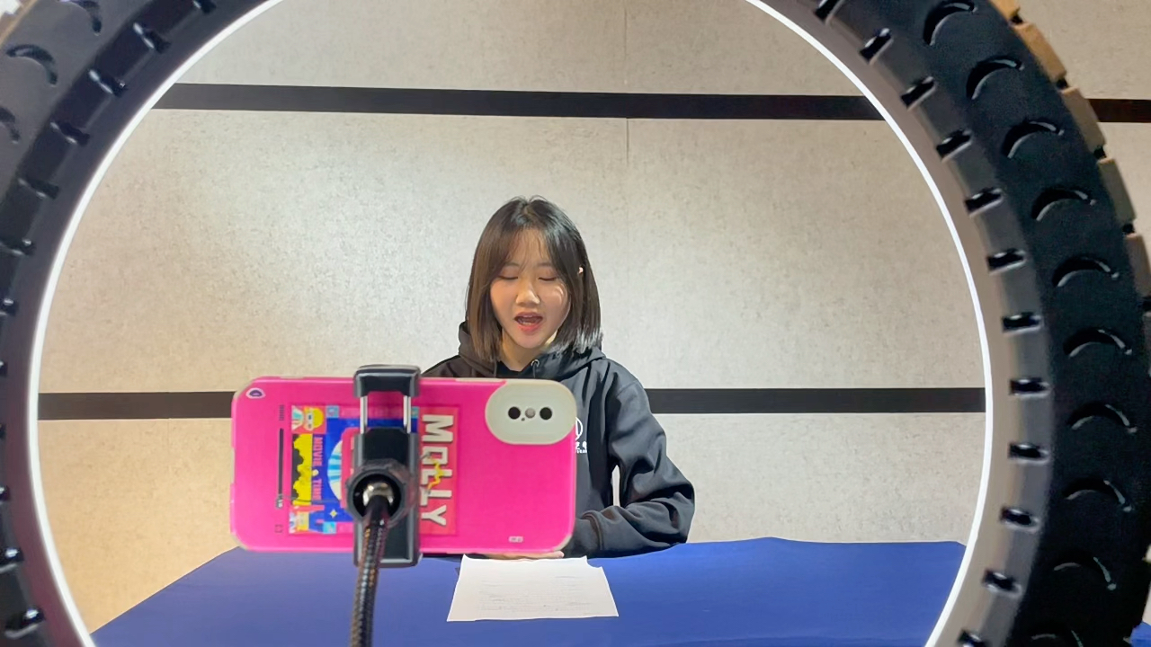 ...集训日常[太阳]新闻上镜课 体验新闻 模拟主持ߎ�播音主持专业必修课