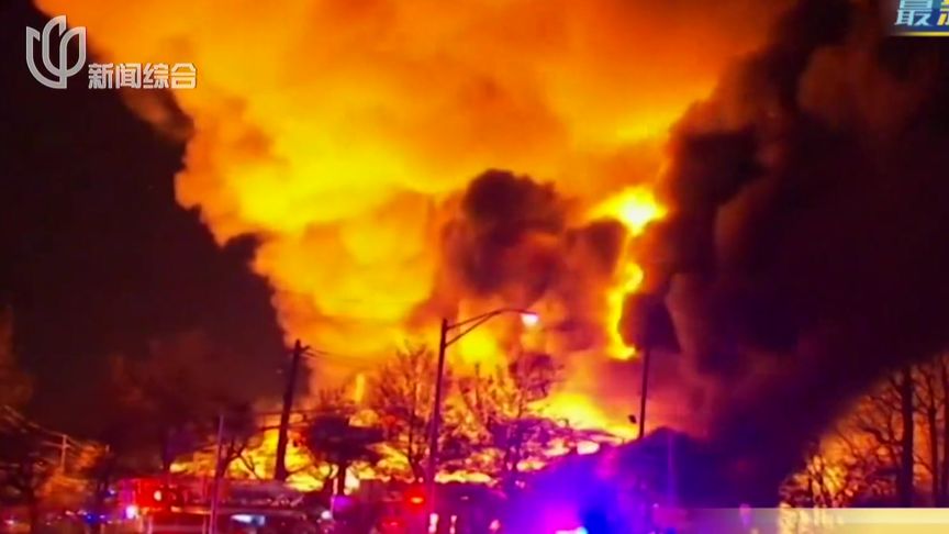 造纸厂起火了!熊熊大火遮天蔽日,大量厂房付之一炬!