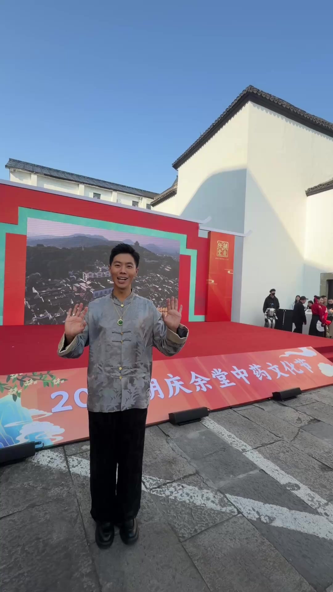 在杭州,我非常荣幸受邀参加了 2025胡庆余堂中药文化节。在老字号...