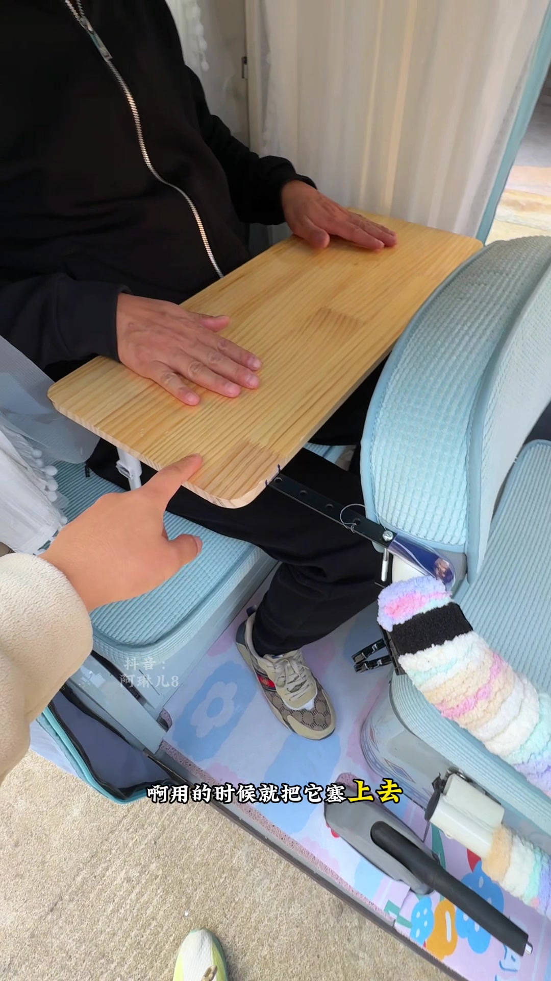 ...要的三轮车后座折叠桌子来啰,大多数半封闭三轮车都可以用,我的尺寸...