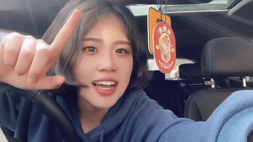 虽然我不会用换挡拨片,但不影响我装杯#大众cc #单手打方向盘