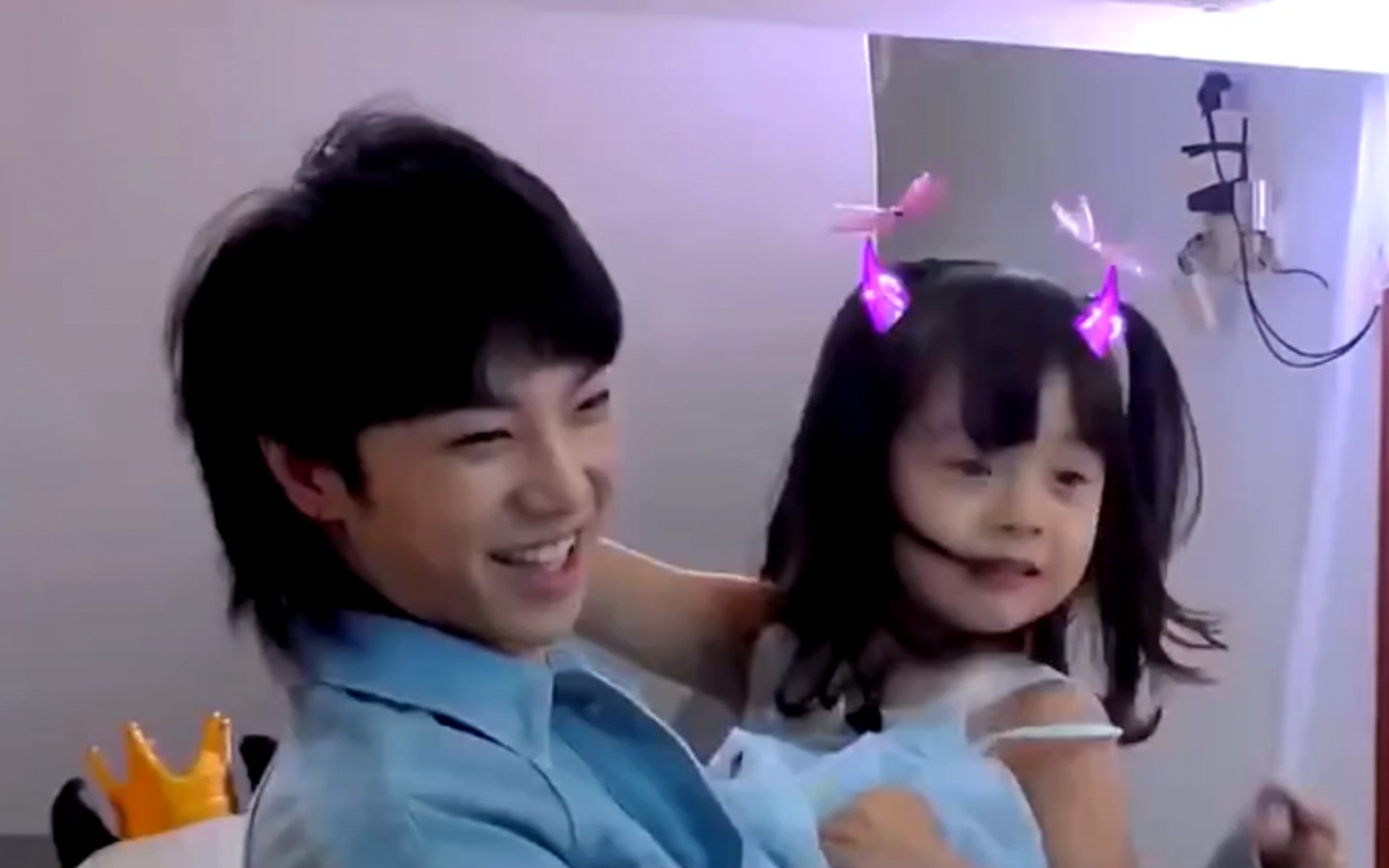 华晨宇悄悄去看张碧晨和女儿,女儿奶声奶气的叫爸爸也太温馨啦~