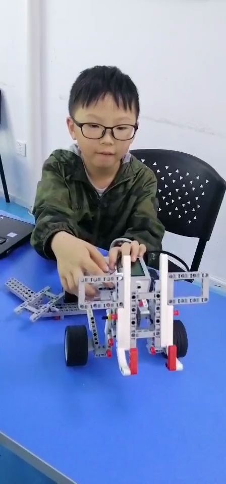 童程童美学员作品展示:乐高ev3智能多功能神仙支架