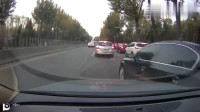 行车记录仪:刚变道成功,就被后车剐蹭了,这种情况算谁的责任?