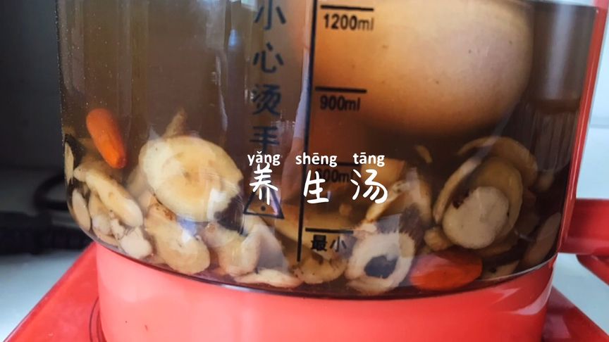 养生汤-黄芪当归养生汤,补气生血,暧宫,常喝面色红润。
