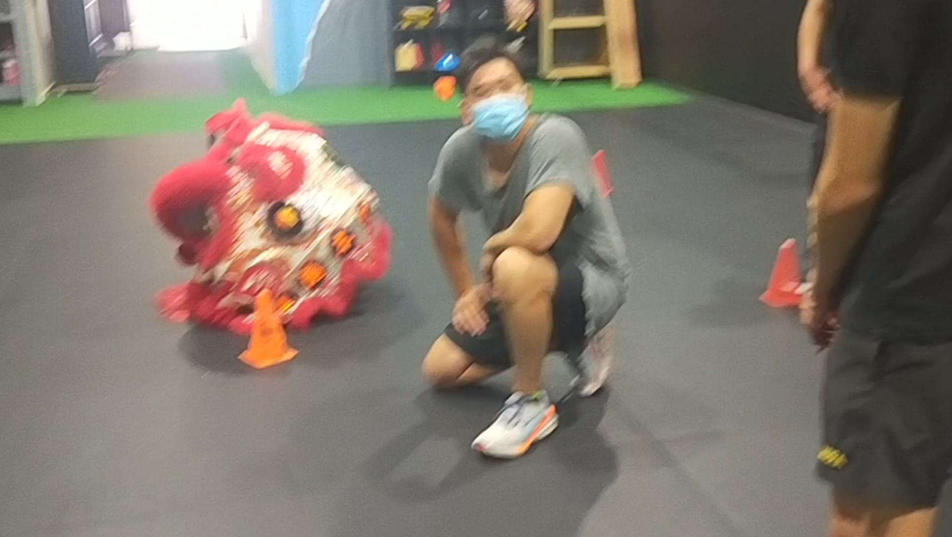 舞狮:换狮头基础练习