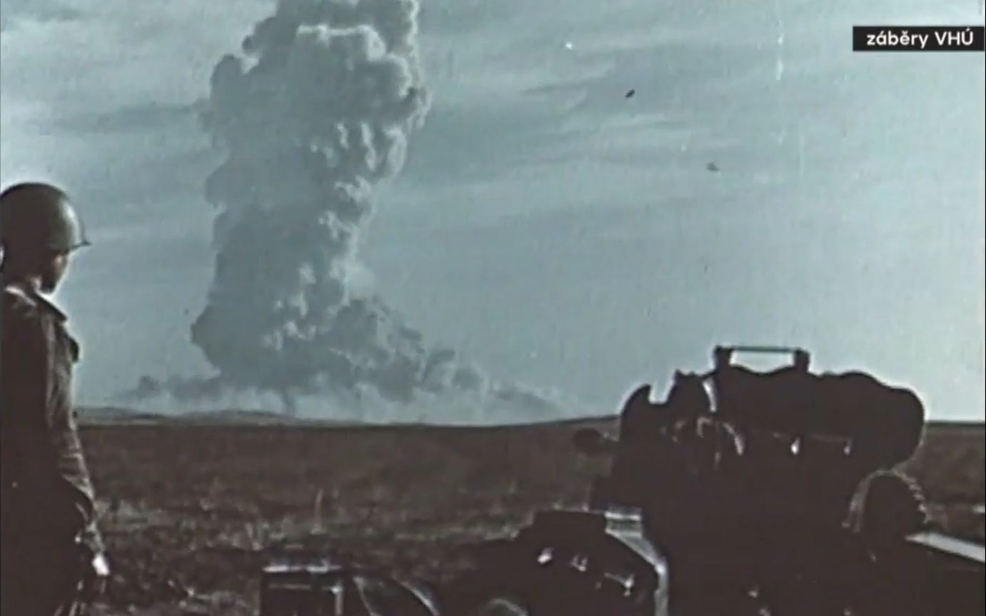 【核战演习】核弹爆炸后苏军部队挺进辐射区