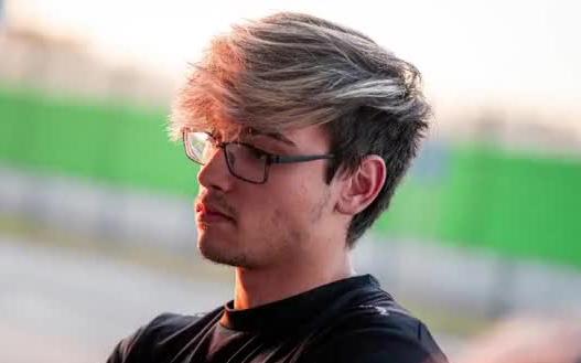 感受下职业哥的美貌 你又喜欢那个职业哥呢?