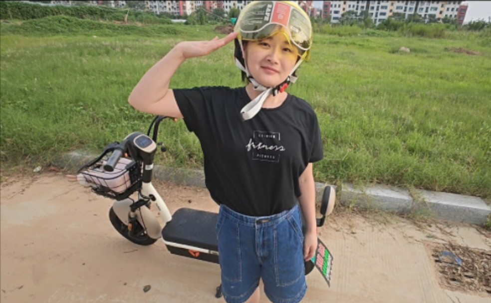 如何教会女朋友骑雅迪电动车