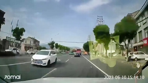 6月10日,后车行车记录仪还原事故全过程