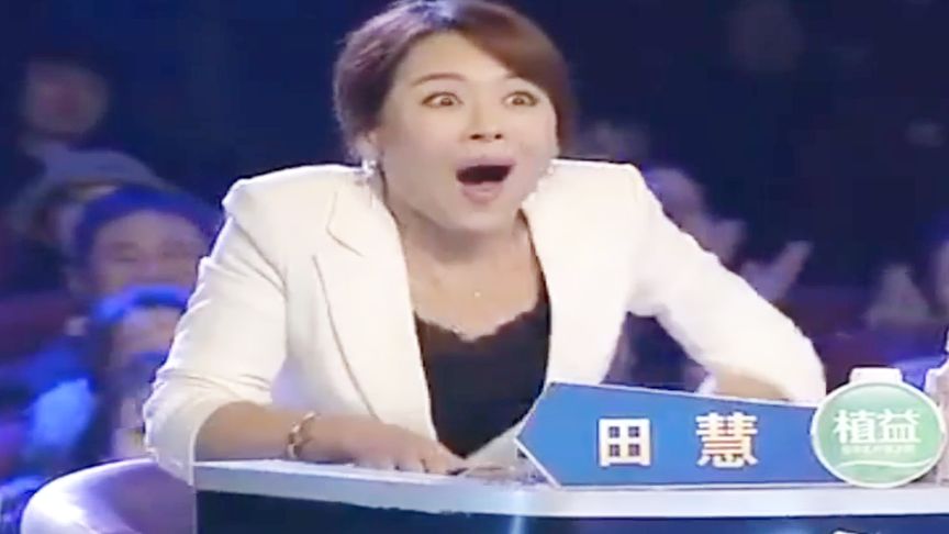 玩钢管舞的大姐真实年龄曝光后,评委都坐不住,台下大爷都兴奋了