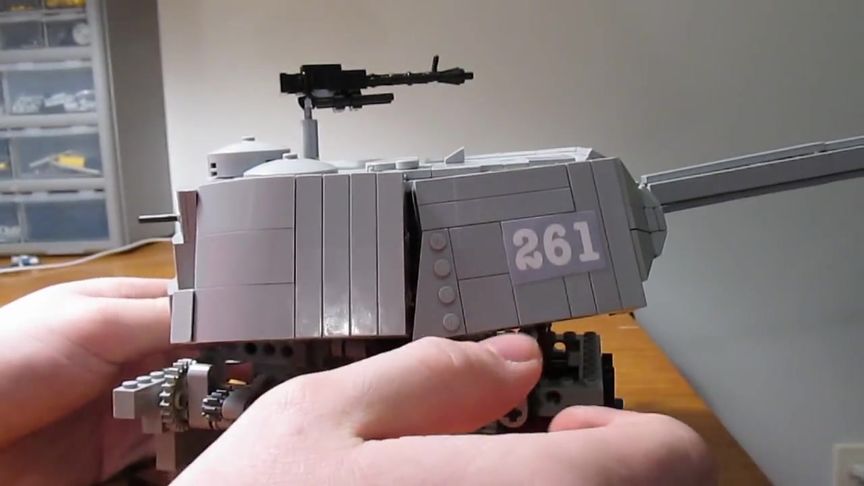 乐高积木,拼装的坦克模型炮塔,通上电,看看是怎么转动的!