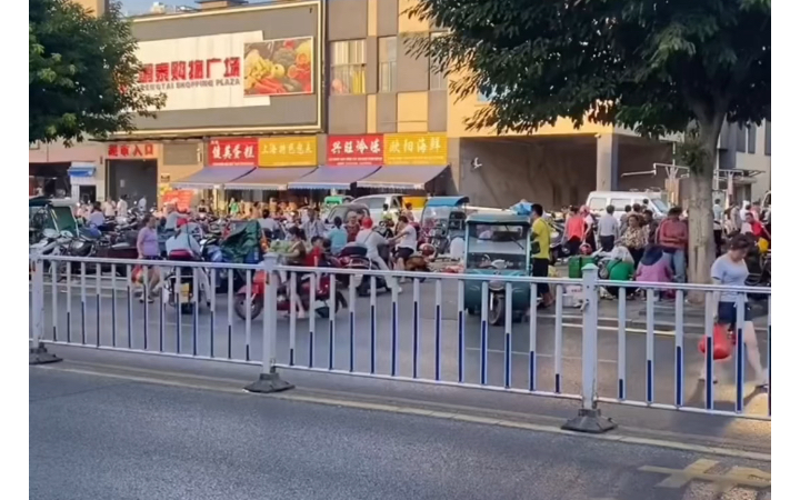 遍布全江西的“赵一鸣零食”连锁店迎来“零食很忙”绞杀
