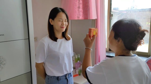 儿媳过生日,婆婆送她30克的金手镯,看花了多少钱?儿媳感动哭了