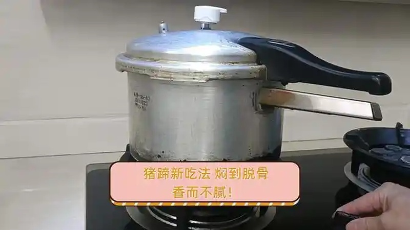 猪蹄新吃法,焖到脱骨,香而不腻!