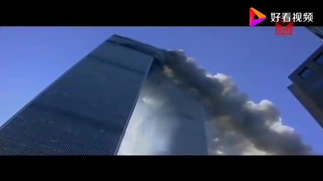 美国世贸大楼双子塔被飞机撞塌?消防员却认为,是引爆了炸弾!