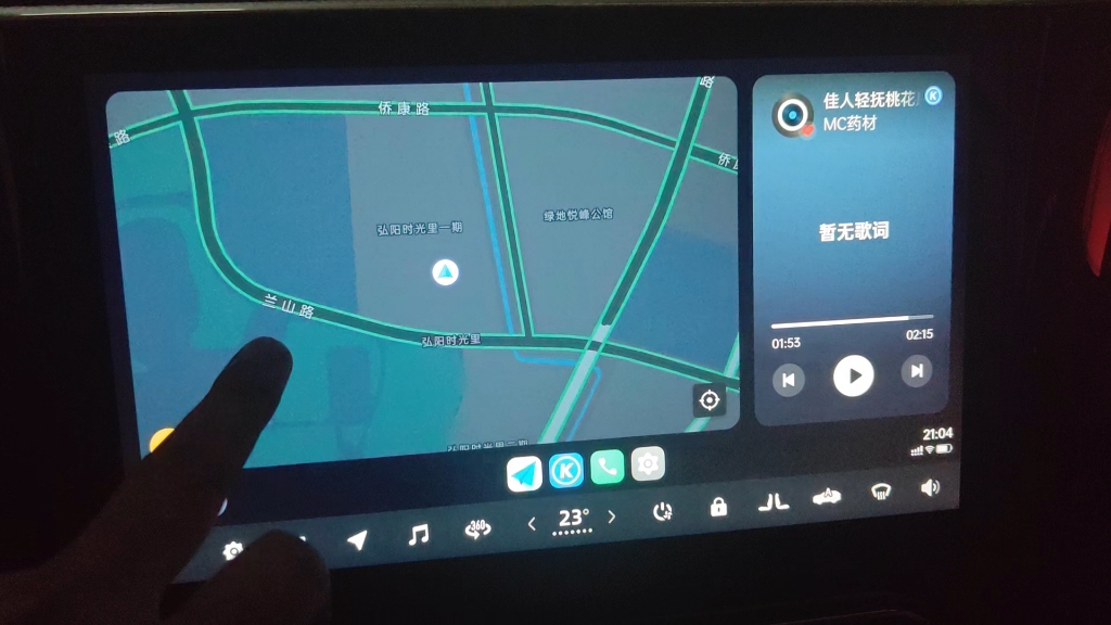 零跑 C11 的手机互联 Carlink 功能,让手机与车机完美融合。导航、音乐...
