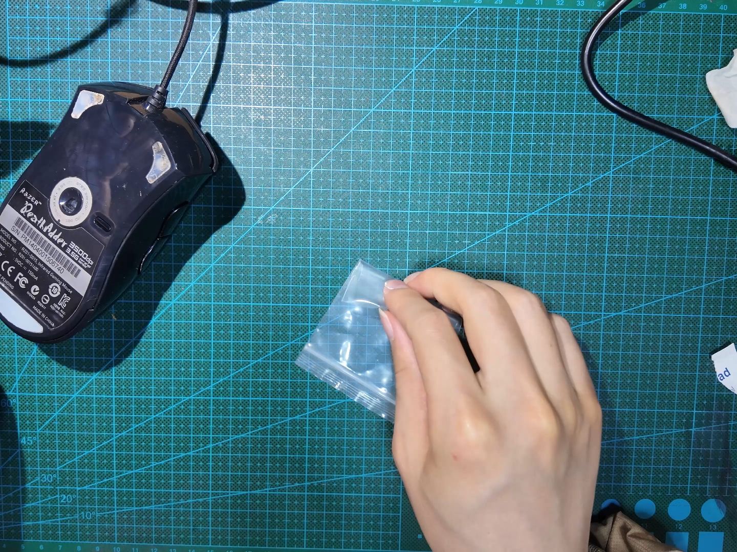 雷蛇炼狱蝰蛇鼠标微动更换