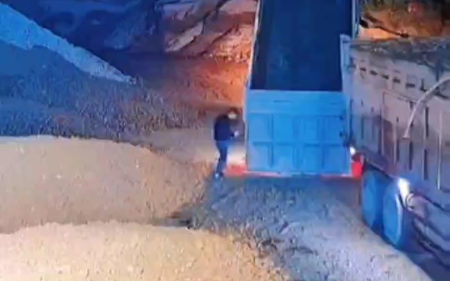 停车作业一定要注意安全,愿伤者平安。