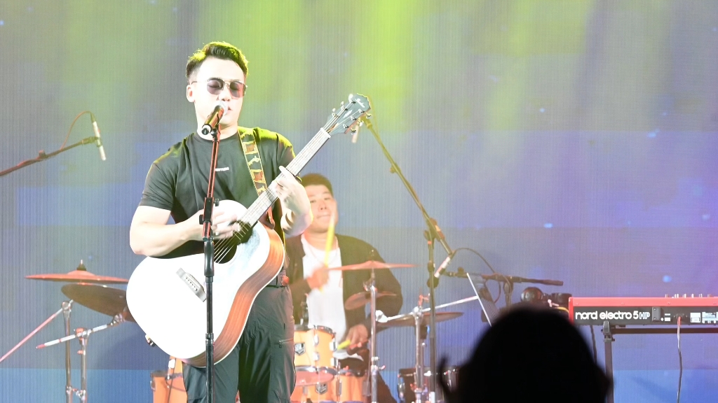 2023/11/4 宁德金蛇头闽台青年音乐节 散装乐队原创曲目《夏日友晴天》