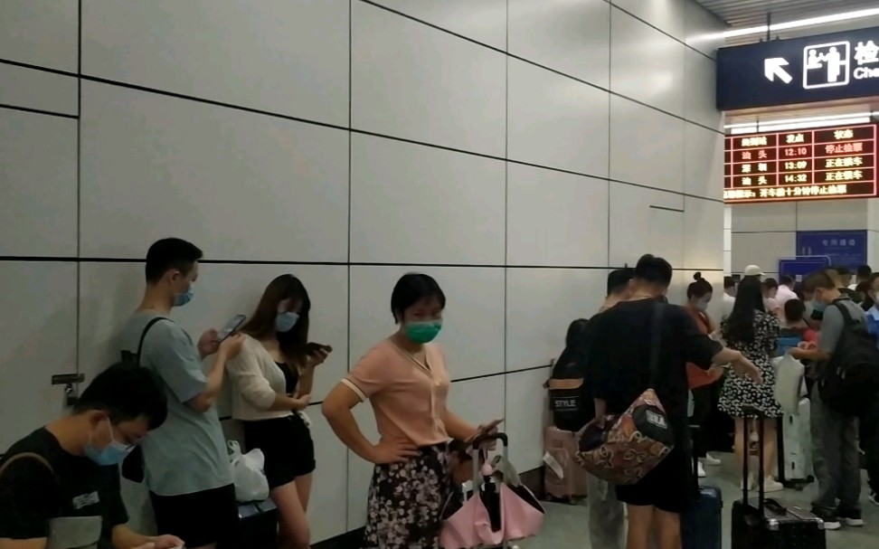 【广汕动车组】到达广州东站一楼二候候车室