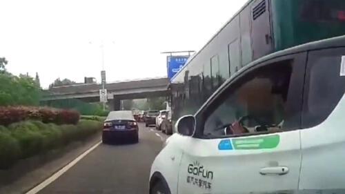 行车记录仪:驾车不要太随意!