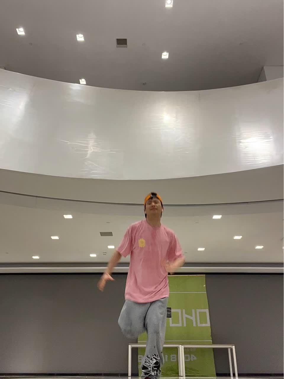 #翻跳 #一学就会系列 #hiphop #简单易学 #街舞 这首歌听上去就很爽