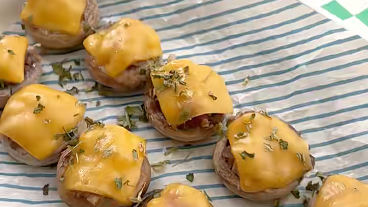 ...吧ߑ�￼· 鸡丝凉面➕劈腿茄子ߍ�· 海明威煎蘑菇➕白月光柠檬茶