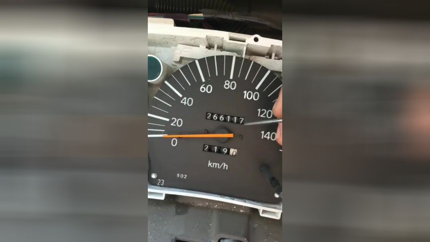 知道以前的车都是怎么调里程表的吗?看看就知道了
