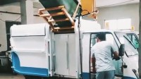 电动挂桶三轮车演示,全自动液压装卸,北京小区垃圾转运车