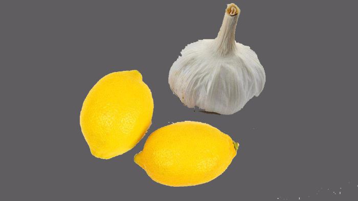 大蒜和柠檬皮放一起,没想到作用这么大,解决了家家户户的烦恼