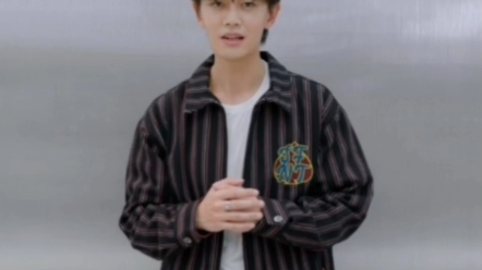 来啦来啦…任嘉伦第二张全新个人专辑【33】12.03 #00:33 分在QQ...