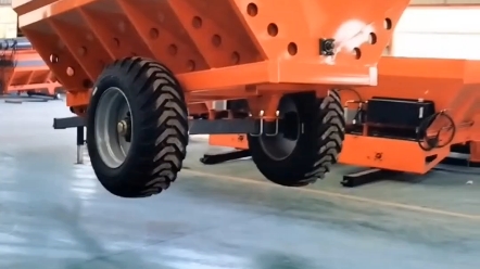 【鑫益机械～牵引式高炮运粮加肥车】即能运粮倒粮加肥还能撒肥,一...