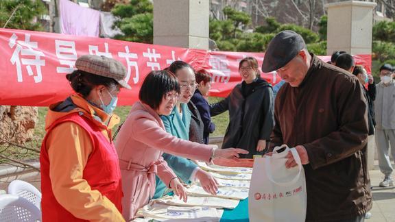 .b>节水意识!烟台各地开展"世界水日"宣传