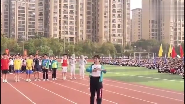 创意满分!校运会开幕式,学生再现东京奥运会中国健儿夺冠瞬间