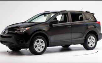 IIHS 2013 丰田RAV4/荣放 25%偏置碰撞测试