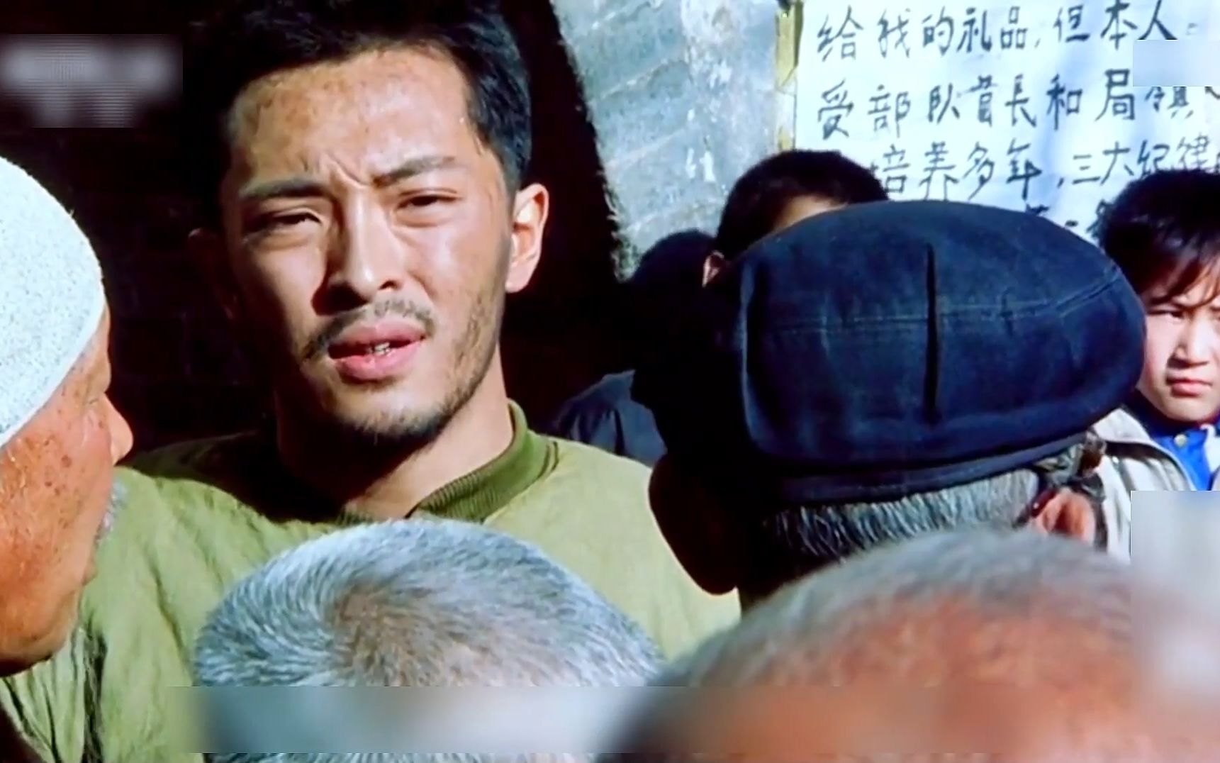 这是一个真实的故事,退伍兵被村民欺负孤立,竟没有一个人发声