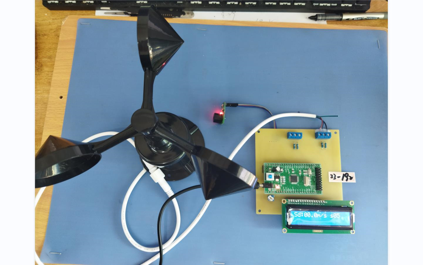 基于STM32单片机的便携式气象仪风速检测系统设计+风速超标报警设...