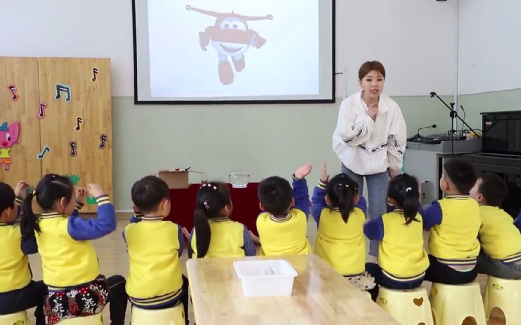 幼儿园公开课 | 中班科学《寻找空气》