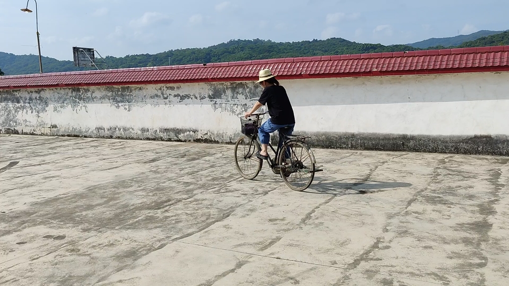 凤凰牌自行车!照样可以骑!