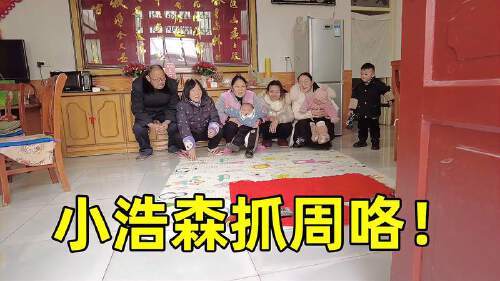 萌娃抓周三次狂抓计算器!网友笑翻:未来金融大亨预定?