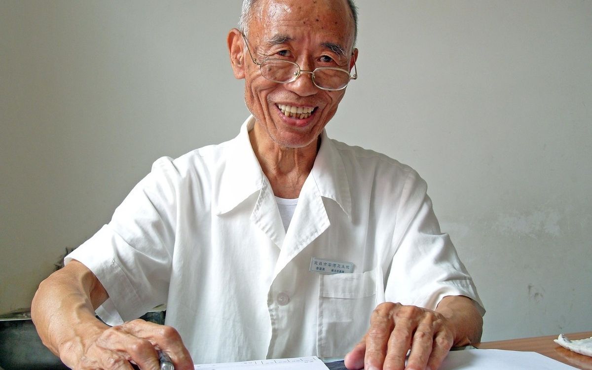 得了痔疮怎么办?跟着肛肠专家怎么做!一招攻克痔疮便血和肉球!