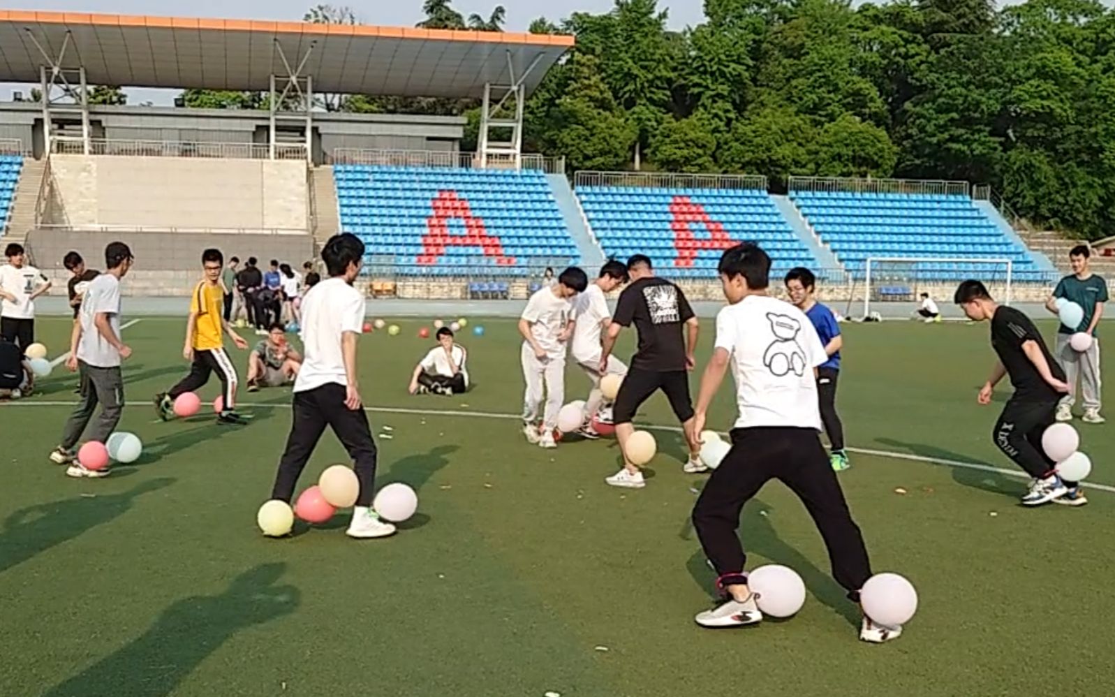 【趣味运动会一周目】踩气球,吃鸡游戏×结盟策略游戏√