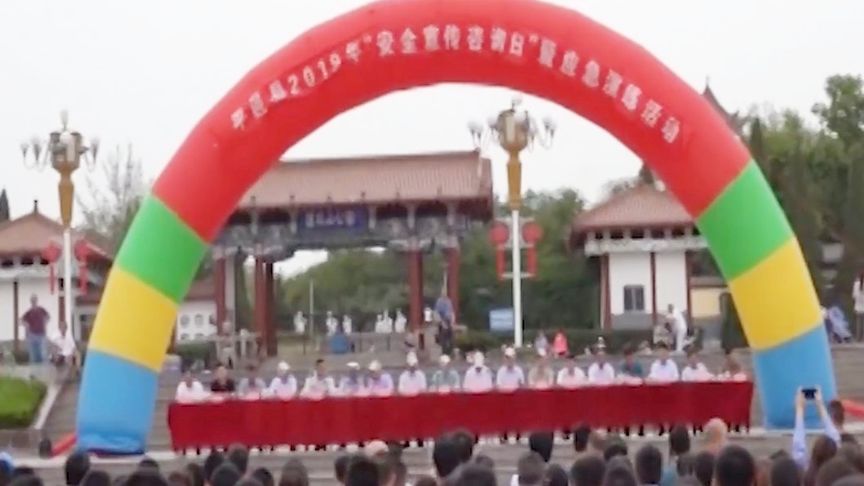 交警开展“安全生产月”活动,深入企业宣讲交通安全法律法规知识