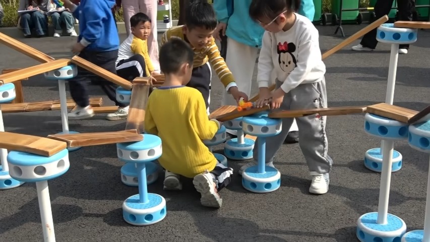陈群 结构游戏大班《探秘立交桥》