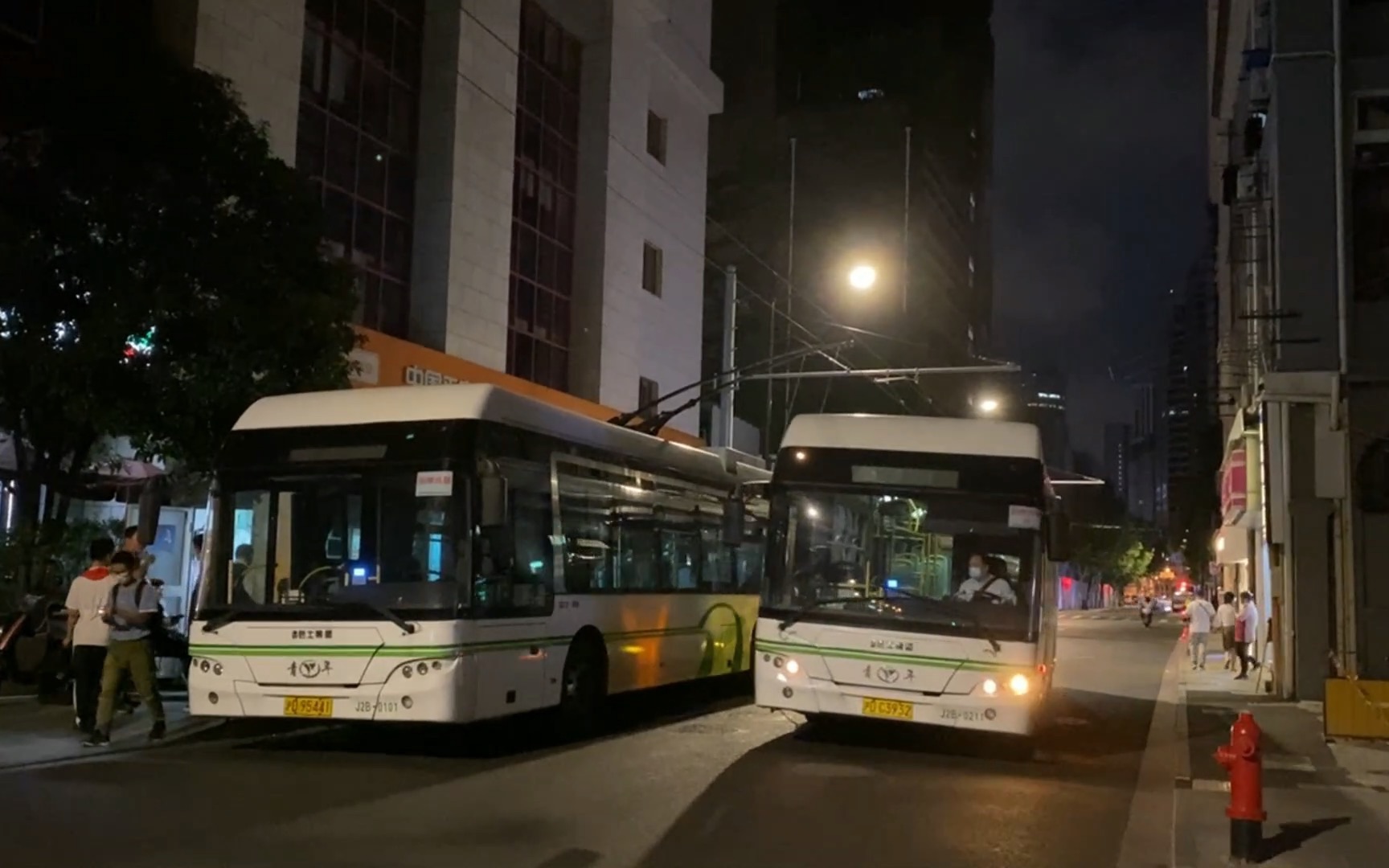 【沪语微纪录片】上海公交20路换车前的最后一夜(下)——孤独的坚守