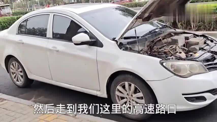 荣威换了一条发电机皮带,发动机就报废了,车主让赔一个新发动机
