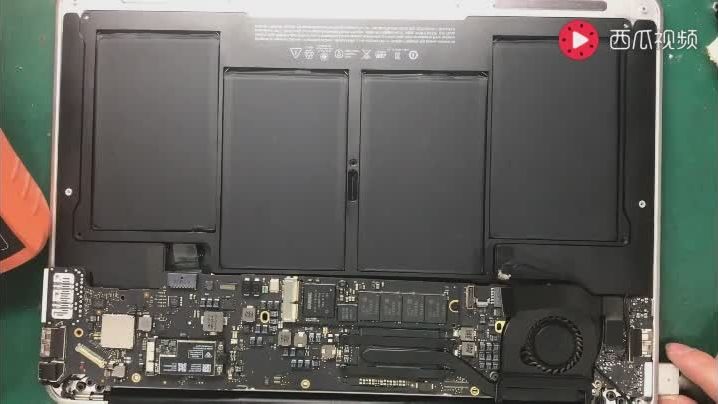 苹果MacBook Air笔记本触摸板失灵了 来看看师傅是怎么把它修好的