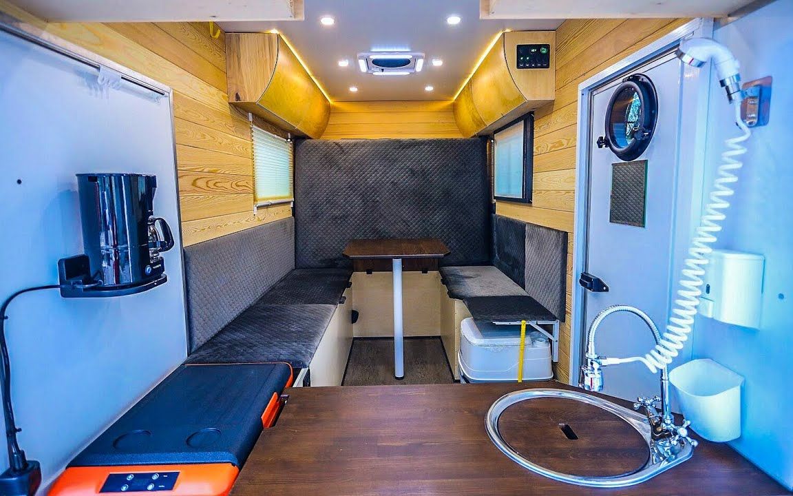 俄罗斯工具型小型拖挂房车