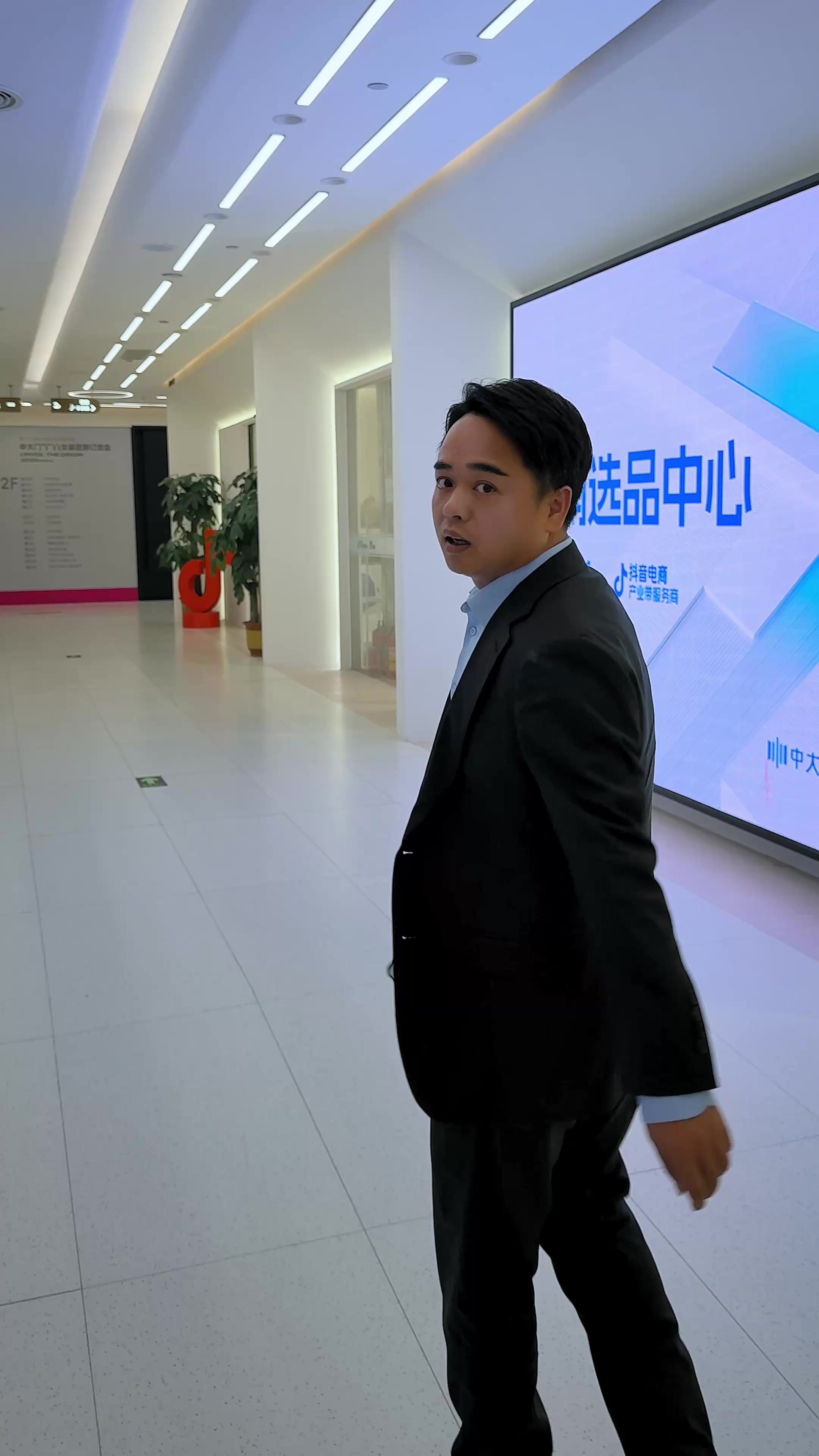 2026短视频该如何布局?女装商家的出路在哪里?今天非常荣幸受抖音...